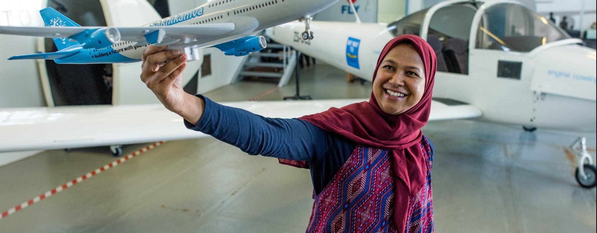 The drug-busting pilot who beat prejudice from the skies | Beautiful News