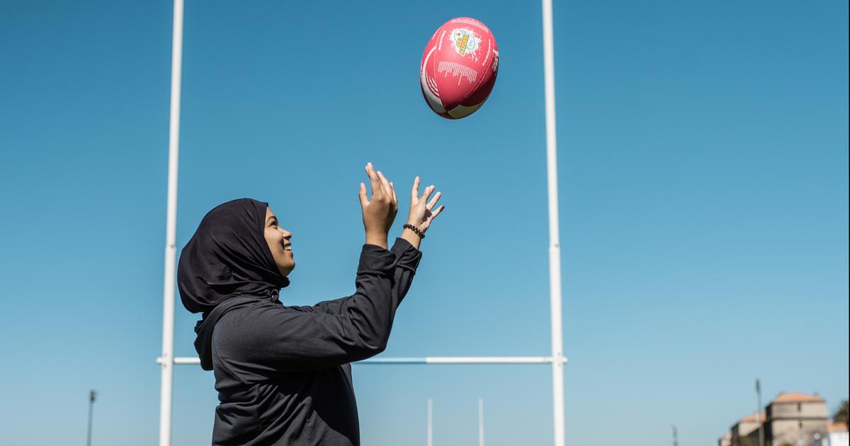 The hijabi tackling expectations of a rugby player | Beautiful News